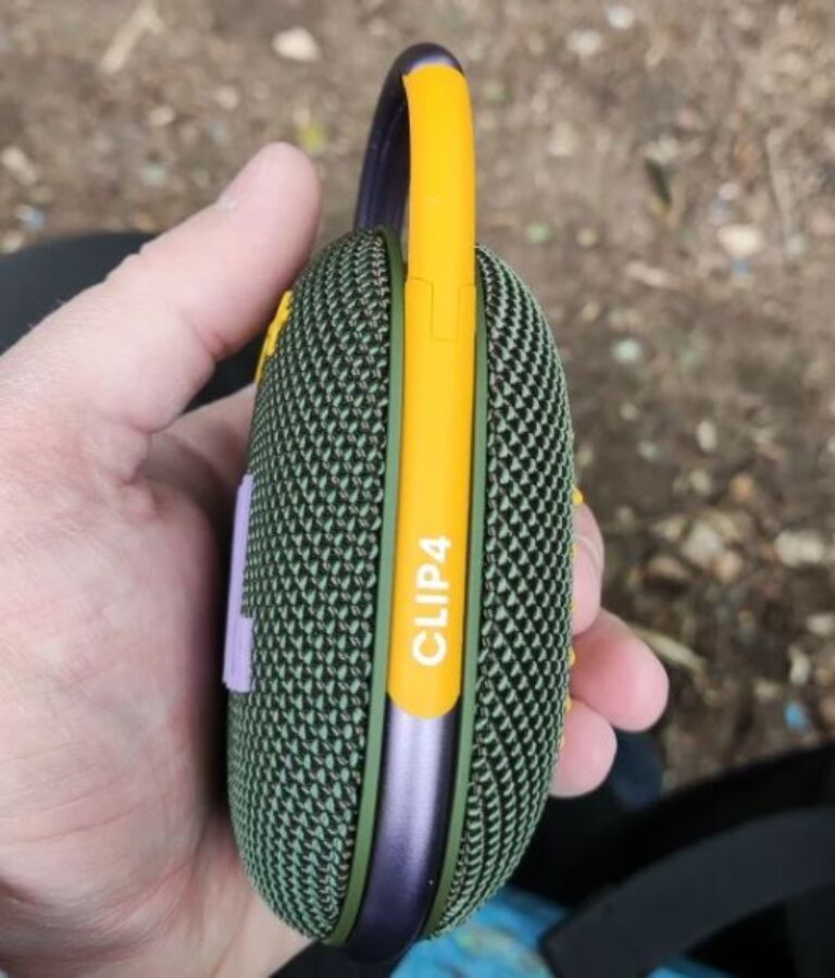 JBL Clip 3 vs Clip 4: 2024 comparison
